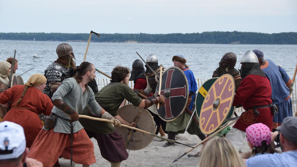Wikinger kämpfen und handeln für drei Tage an in Eckernförde