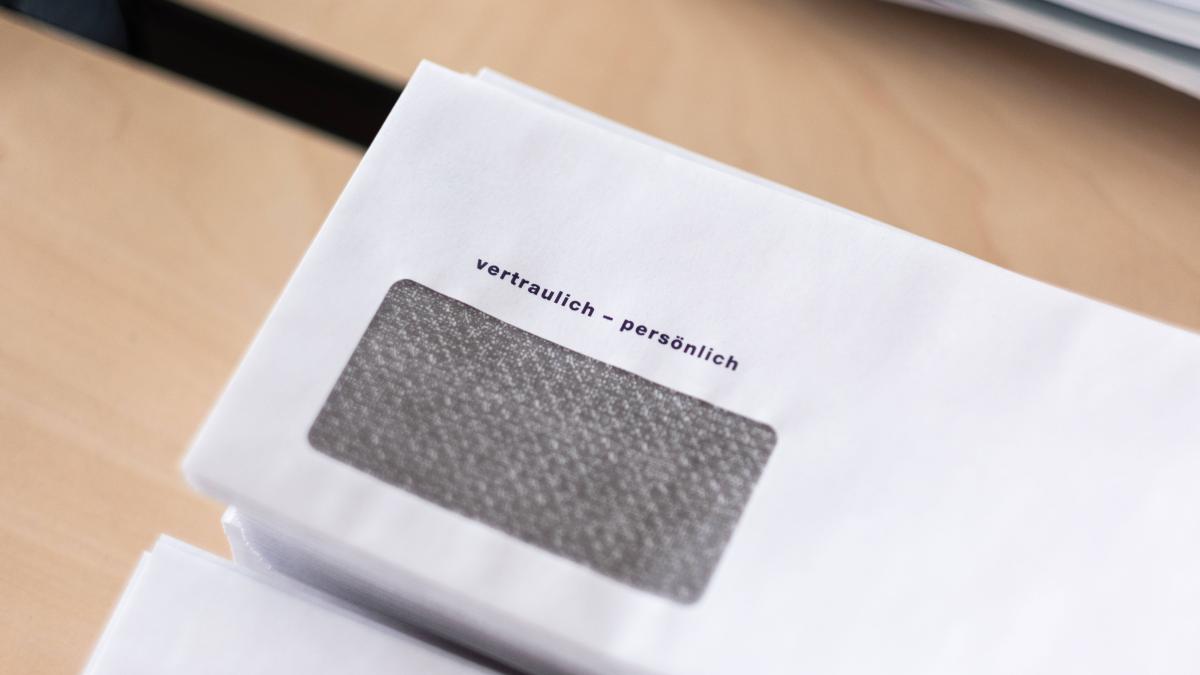 Briefumschläge mit Fenster entsorgen: Gelber Sack oder Altpapier?