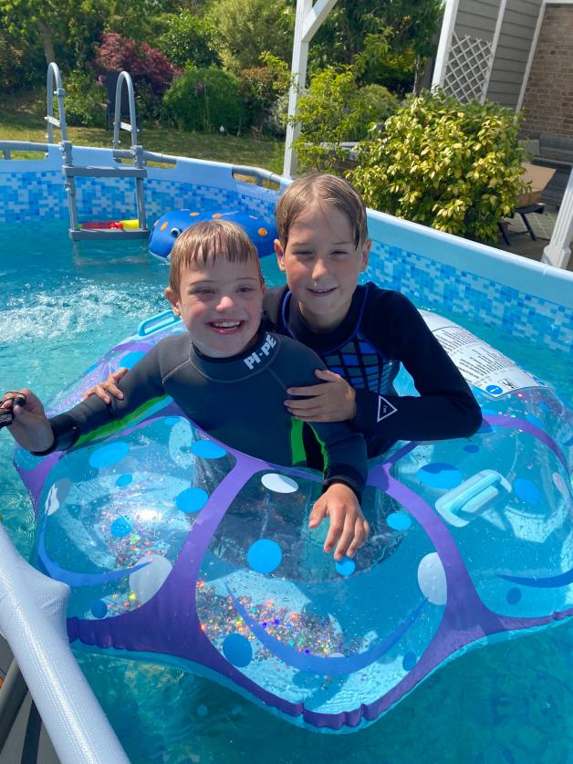 So lebt eine Familie mit einem Kind mit Down-Syndrom | SHZ