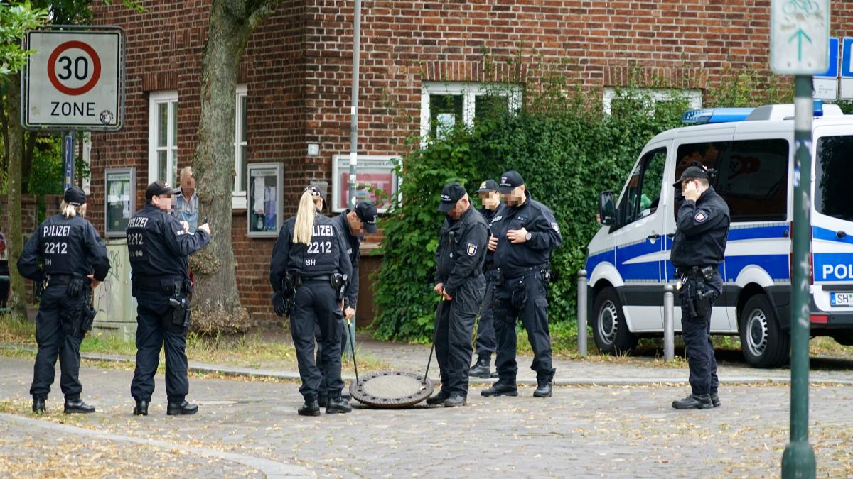 Messer-Attacke auf VHS-Lehrer in Wedel: Polizei sucht Tatwaffe
