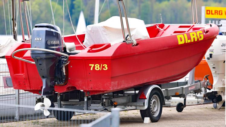 Groß Sarau: Unbekannte demontieren Motor von DLRG-Boot