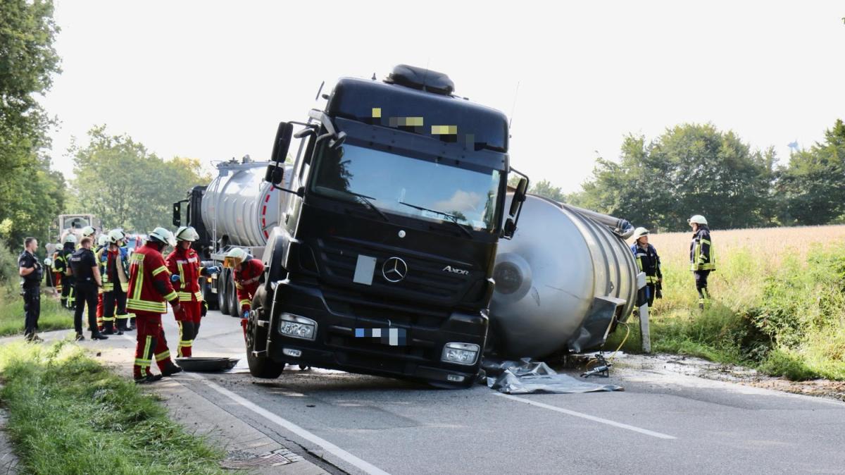 Gülle-Laster umgekippt: Landstraße bei Jübek war voll gesperrt