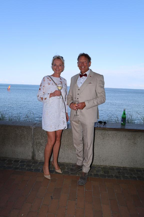 Zum 45. Mal Krebsessen der Baumanns auf Sylt – wer dabei war | SHZ