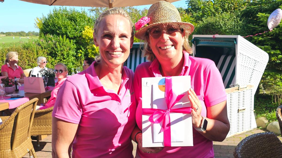Charity auf Sylt: Frauen golfen im Namen der pinken Schleife
