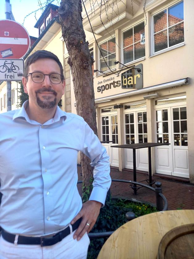 Baum vor Sportsbar in Osnabrücker Altstadt wird verschwinden