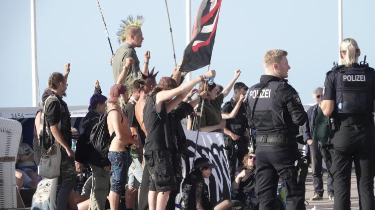 2024: Punks halten die Insel Sylt im 3. Jahr in Folge in Atem