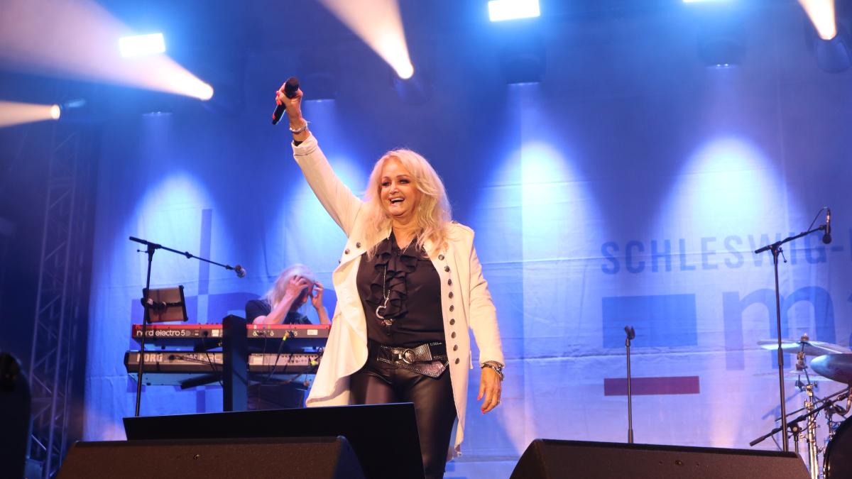 Bonnie Tyler Rendsburg: „Holding Out for a Hero” für Ruder-Helden
