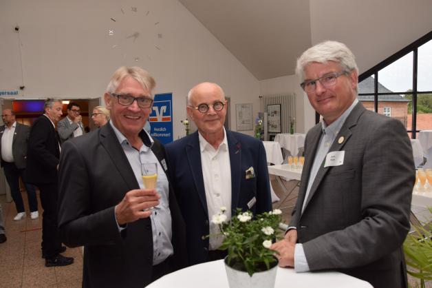 Arnold Schwarzenegger als KI-Klon verblüfft in Rendsburg