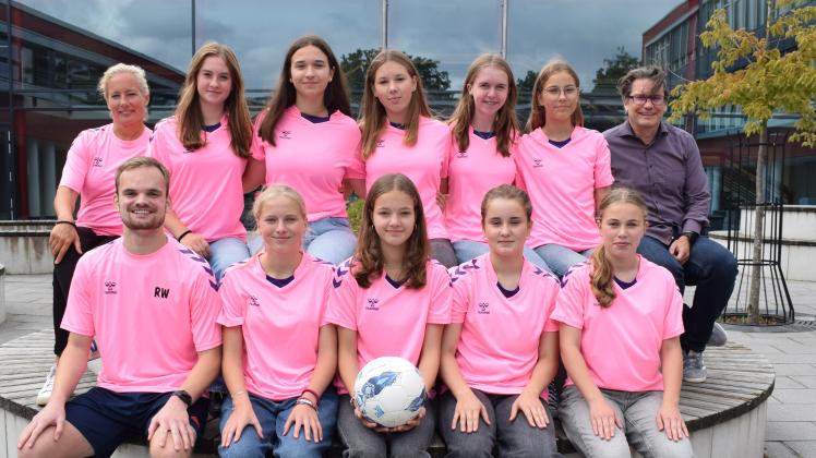 Pinneberg: Schülerinnen der THS fahren zum Fußballfinale | SHZ