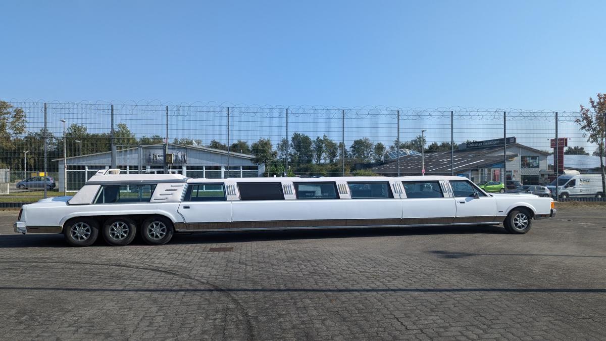 Hat die 14 Meter lange Limousine aus Husum einen Käufer gefunden?