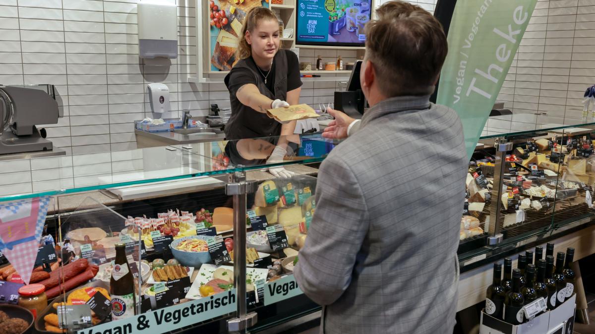 Fleischlose Fleischtheke: Rewe-Filiale setzt auf vegane Wurst