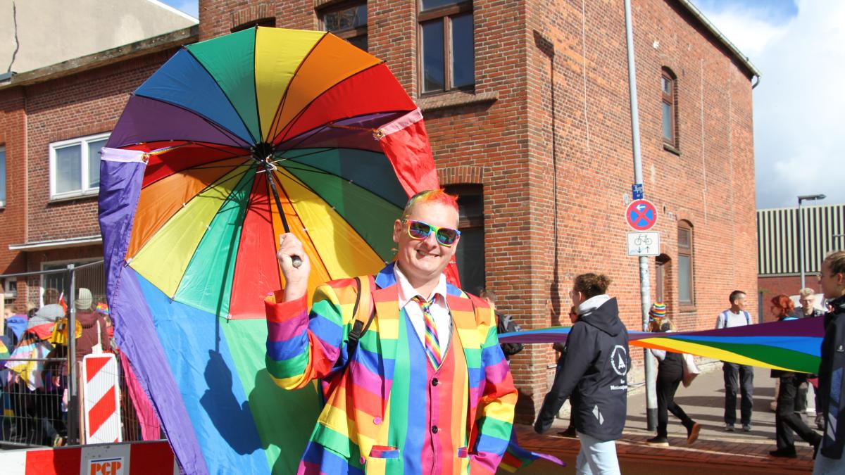 CSD 2024 in Husum: So feierten die Menschen am Samstag | SHZ