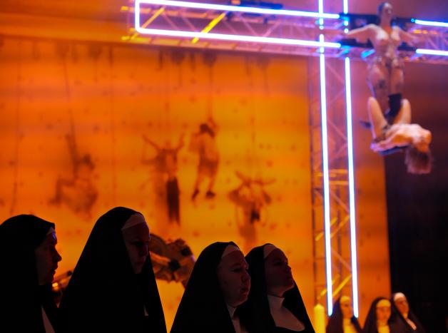 Florentina Holzingers „Sancta“: Das neue Komasaufen der Kunst? | SHZ