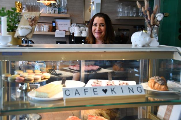 Café King in Quickborn: Inhaberin erzählt besondere Geschichte