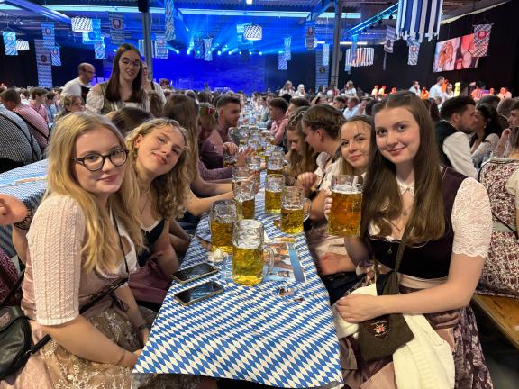 Die schönsten Bilder des Oktoberfests den Emslandhallen in Lingen