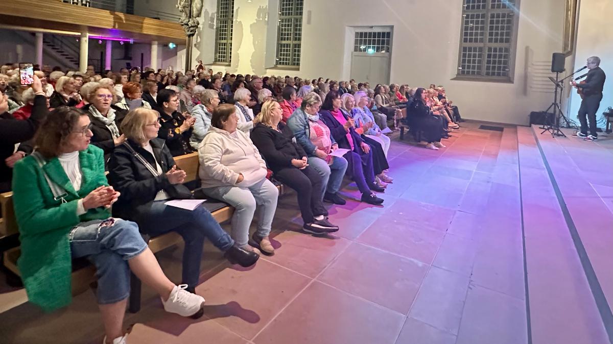 Herzbeben? So lief der erste Schlagergottesdienst in Delmenhorst