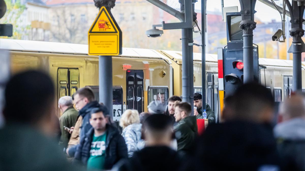Tödlicher Unfall in Hessen: Zug erfasst zwei Männer an Bahnhof