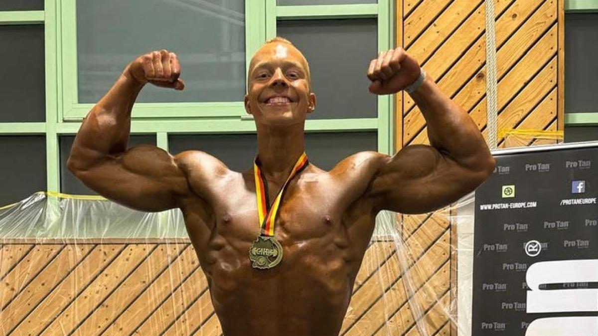 Ein Bodybuilder Kommt Zur Samenspende