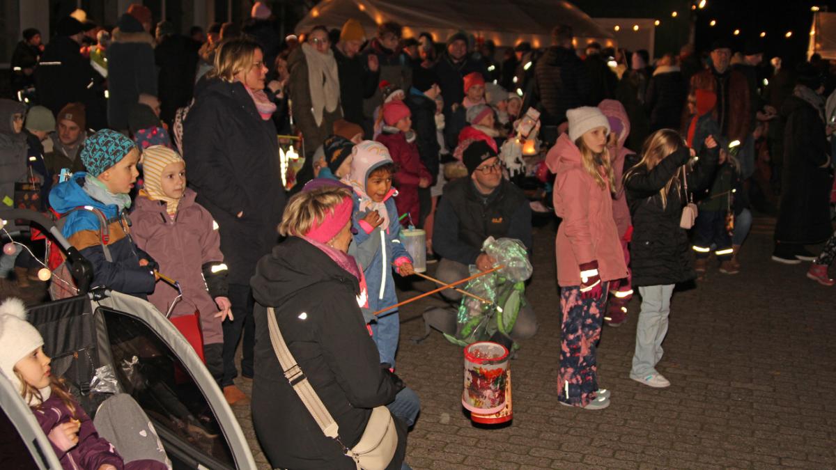 Die schönsten Bilder vom Laternenumzug durch Klein Nordende