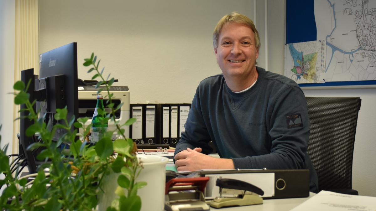 Unter Zeitdruck: Robin Unger organisiert in Husum die Neuwahl