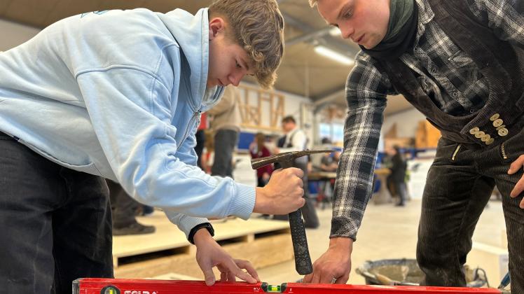 Messe am Itzehoer RBZ: Handwerk präsentiert sich Schülern live