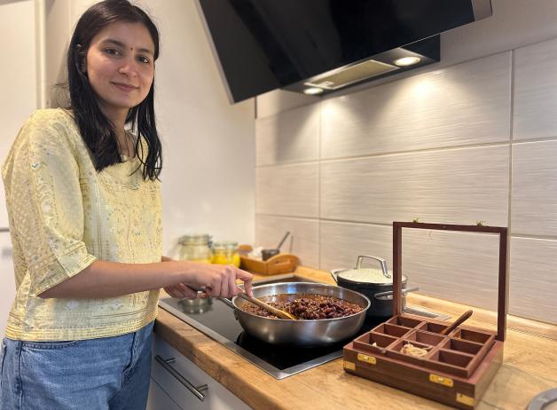 YouTuberin Varuna Singh bringt indisches Kochbuch heraus