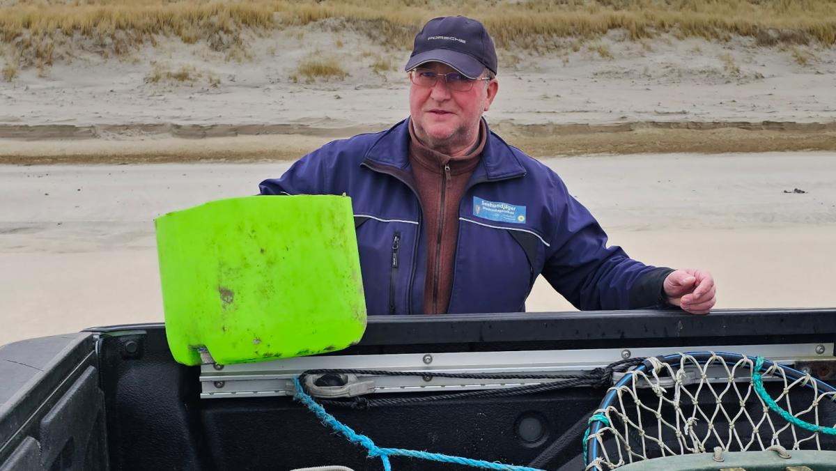 Der Sylter Jäger Sönke Lorenzen rettet Seehunde am Strand