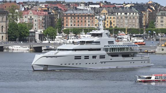 Schiffe für Millionäre: Die Mega-Yachten wurden am NOK gebaut