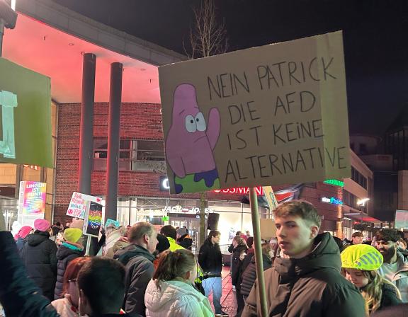 „Lingen ist bunt“: Die Schilder und die Botschaften in Bildern