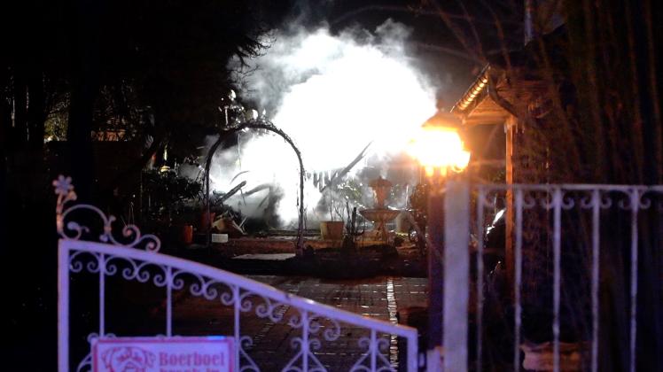 Feuer in Dissen: Gartenhütte brennt in der Nacht