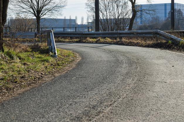 Unfallgefahr: In Oldendorf quetschen sich Lkw durch enge Straßen