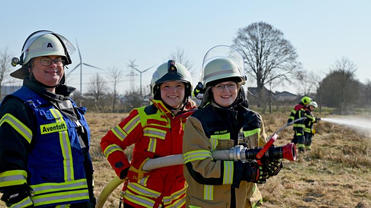 Nordfriesland: Feuerwehr-Nervenkitzel bei praktischer Prüfung