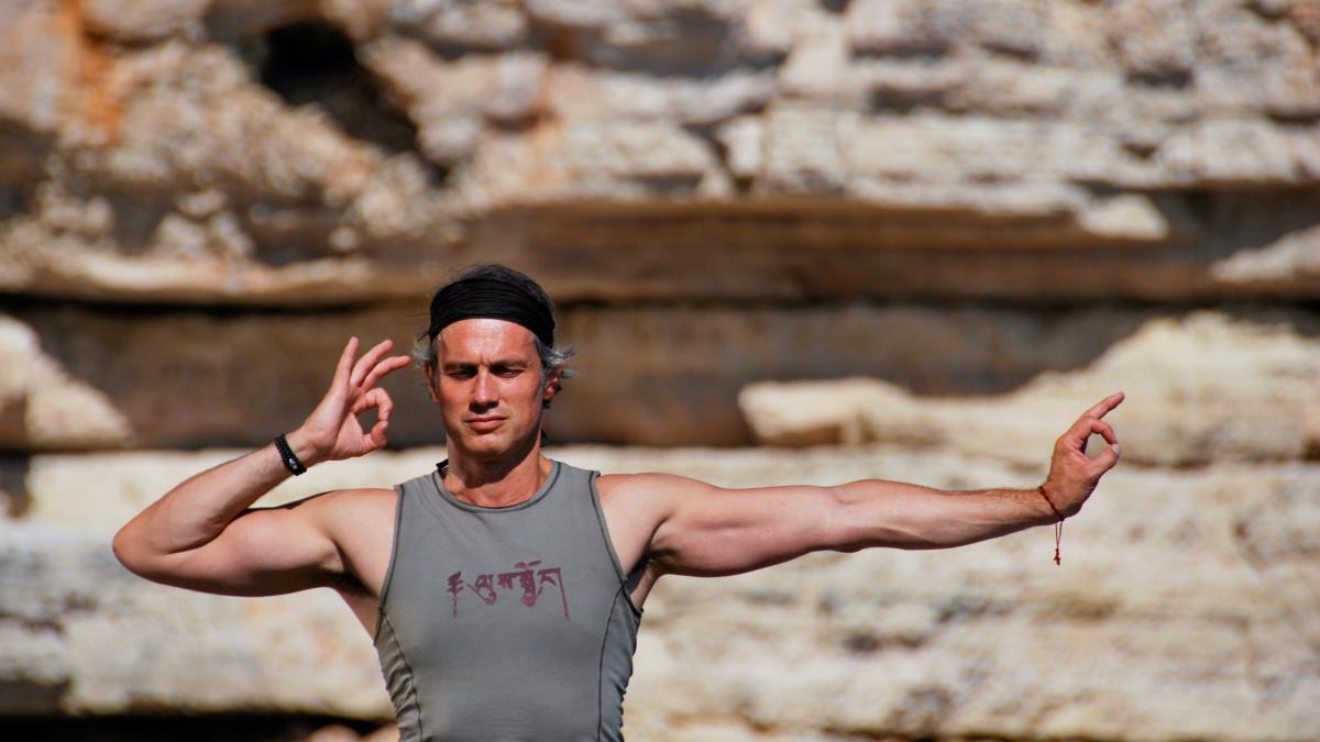 Schauspieler Ralf Bauer als Yoga-Lehrer zurück in SPO