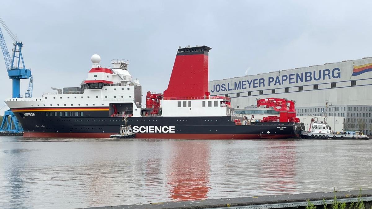 Meyer Werft: Forschungsschiff Meteor IV im Werfthafen angekommen
