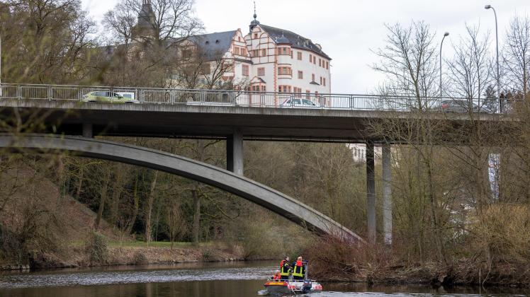 Sechsjähriger Pawlos offenbar tot – Kinderleiche in der Lahn entdeckt