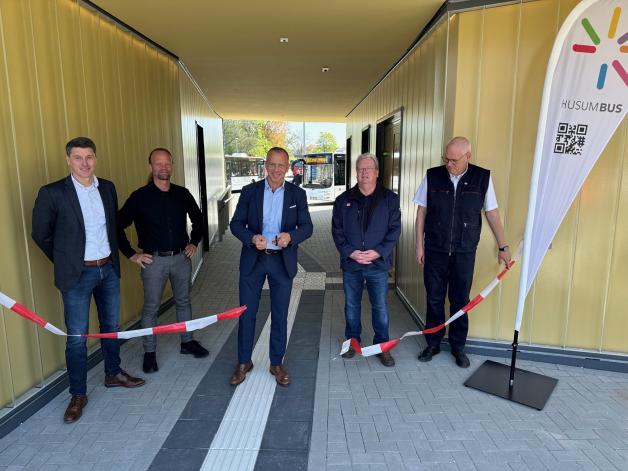 1,2 Millionen Euro teuer: ZOB-Wartehaus in Husum eröffnet