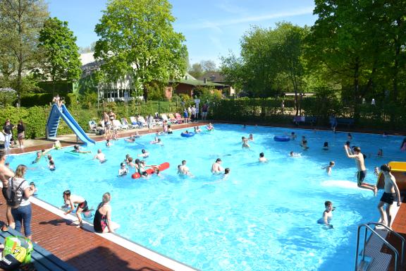 Quickborns „Bosse“ springen in die Badesaison
