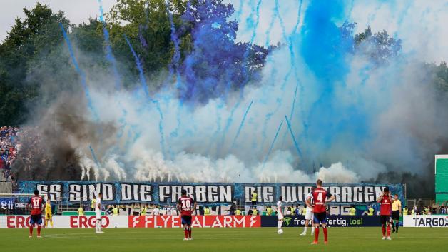Fan-Bilanz des HSV: Zwischen Rekord im Volkspark und Pyro-Strafen