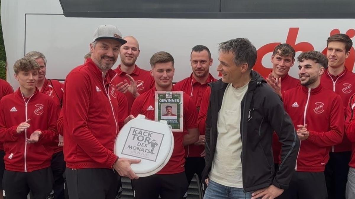 Skurriler Preis: Patrick Bruns schießt „Kacktor des Monats“
