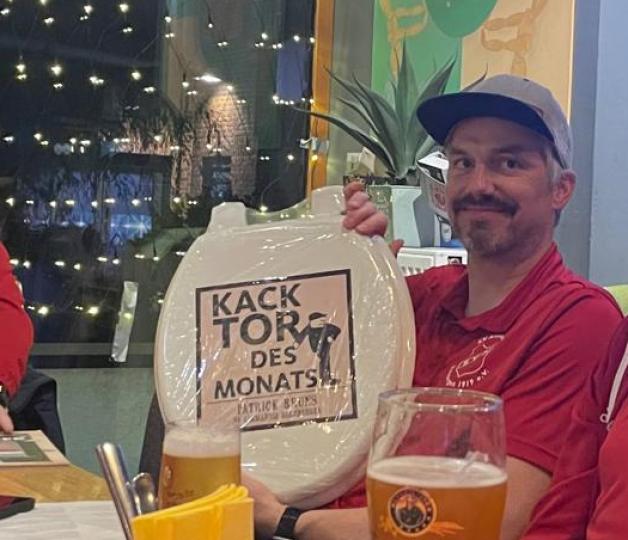 Skurriler Preis: Patrick Bruns schießt „Kacktor des Monats“