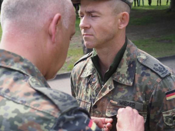 Bundeswehr-Radtour: Spenden für beeinträchtigte Kinder gesammelt