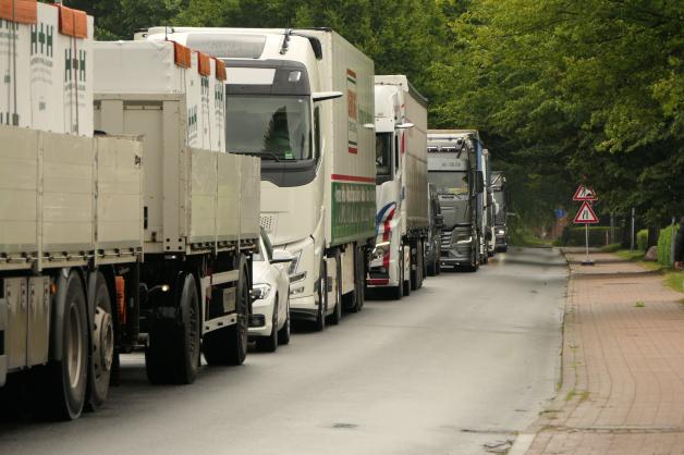 Lkw-Unfall: Vollsperrung A21 zwischen Leezen und Bad Oldesloe