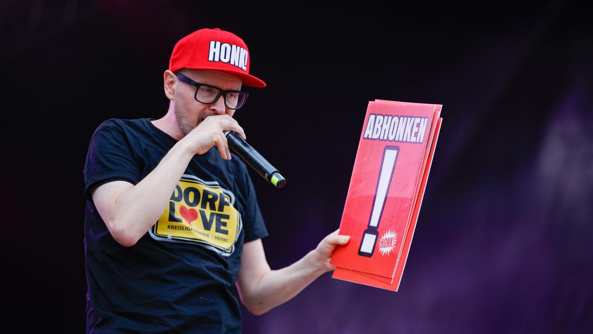 Eckernförde Ahoi: Mehr als 5000 Fans feiern Malle-Stars am Strand
