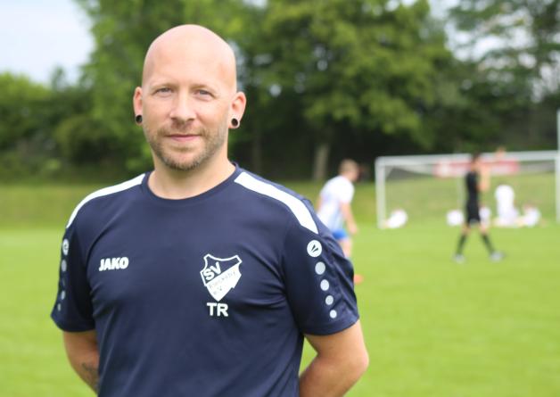 TikTok-Star und Schiedsrichter „Qualle“ beim SV Fleckeby