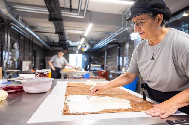 Jan Leysieffer eröffnet Café mit Pralinen an der A1 bei Osnabrück
