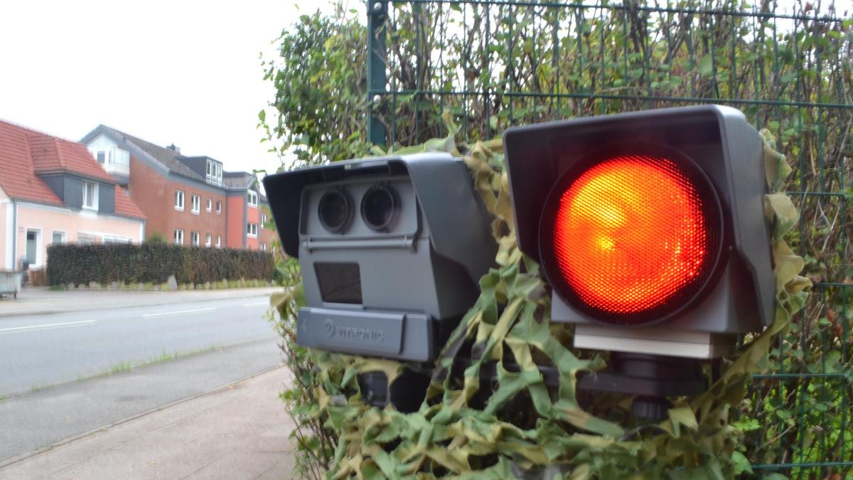 Blitzer mit Tarnnetzen versteckt: Ist das Abzocke?