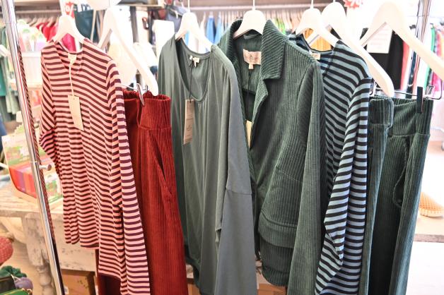 Ahrensburg: Herbstmode 2025 mit Cord, Strick und Farbe im Trend