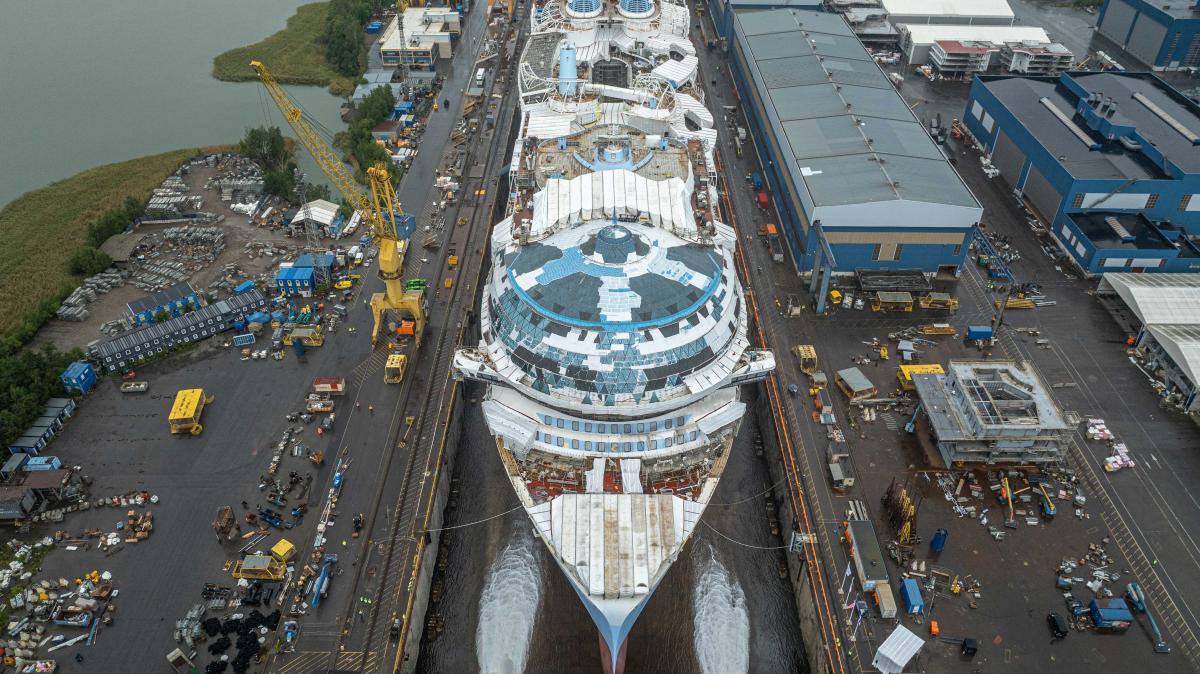 Meyer Turku dockt Kreuzfahrt-Giganten „Legend of the Seas“ aus