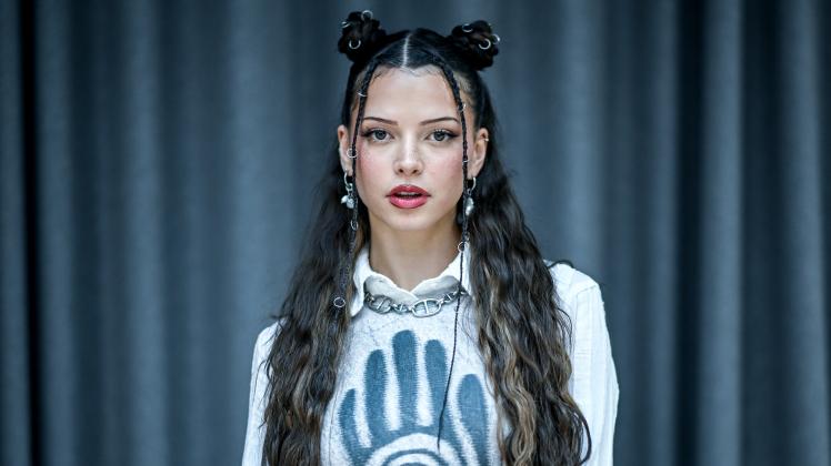 Nina Chuba neues Album: Gereifter Pop und Selbstfindung