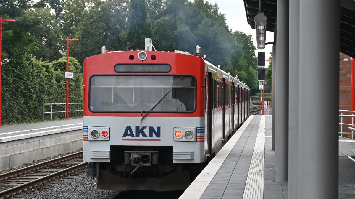 AKN nach Hamburg: Wieso alte Züge auf der wichtigen Route fahren